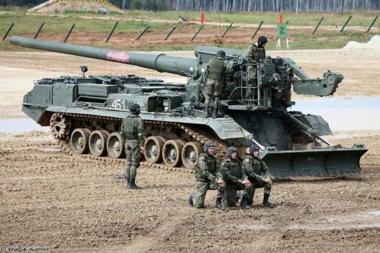 الجيش الروسي يستلم أول دفعة من مدافع هاوتزر ذاتية الدفع 2S3M2 152 ملم ...