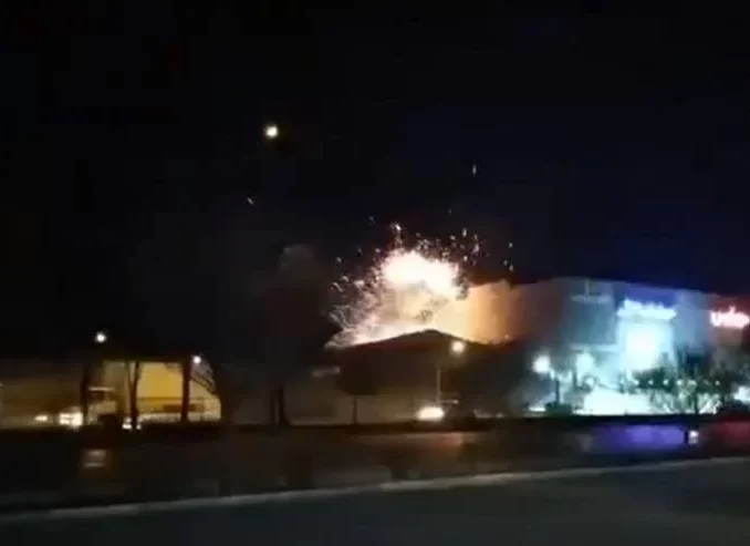 فيديو: اختبارات إطلاق النار المباشر EMAV-LW30 UGV المسلحة بمدفع M230LF